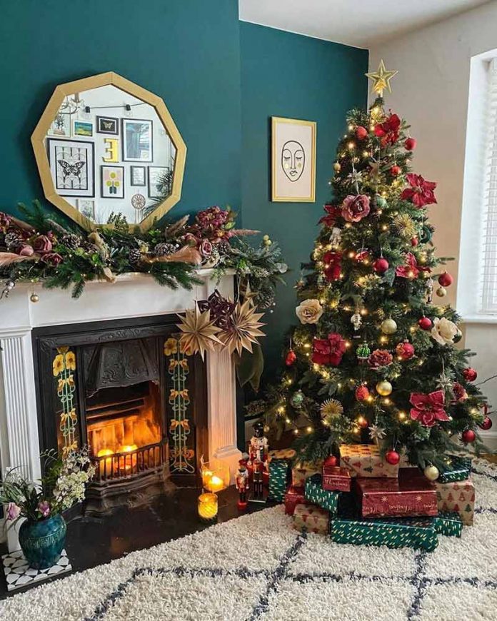 These 12 Festive Christmas Trees Celebrate the Season in Style ...