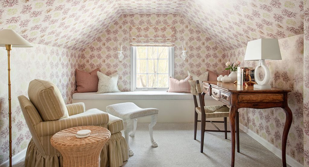 This Cozy Sitting Room Captures the Shifting Seasons - Cottage Journal