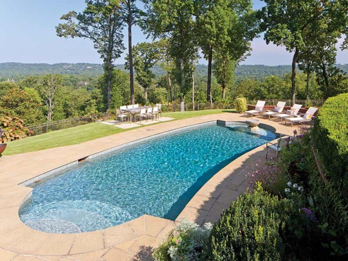 Optimize Summer Skies with Ideas from These Poolside Spaces - Cottage ...