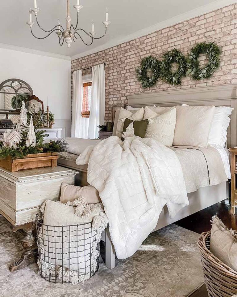 Margy Richter's Main Street Marvel Is Teeming with Christmas Cheer ...