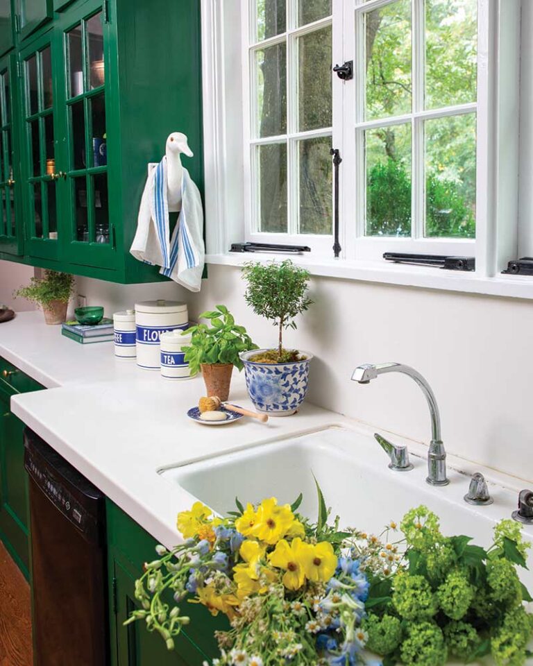 This Southern Kitchen Exudes Classic English Cottage Style - Cottage ...