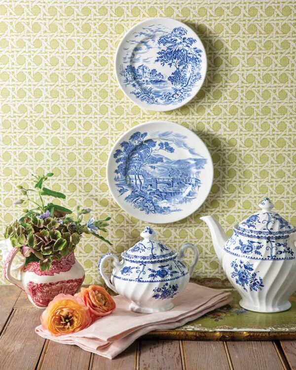 Create Captivating Plate Wall Displays with These Inspiring Spaces ...